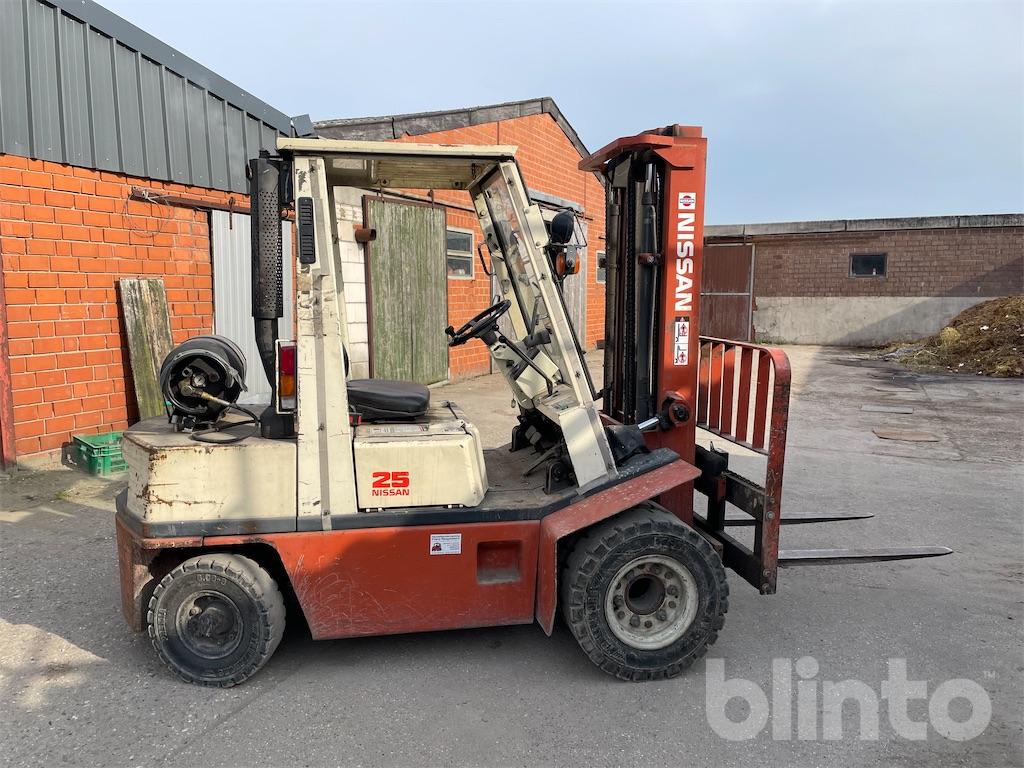 Gabelstapler - Nissan PH02A250 / LPG / 2,5 Tonnen | Blinto
